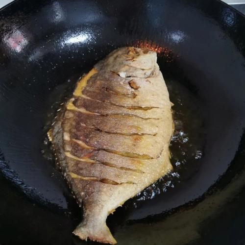 煎鱼怎么不粘锅_煎鱼不破皮的小妙招-第2张图片-山城妙识 煎鱼怎么不粘锅_煎鱼不破皮的小妙招-第2张图片-山城妙识