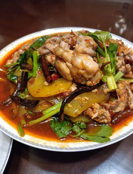 香辣牛蛙怎么做_牛蛙焯水还是直接炒-第3张图片-山城妙识