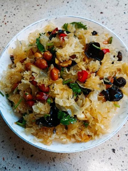 凉拌银耳怎么做_凉拌银耳需要焯水吗-第1张图片-山城妙识