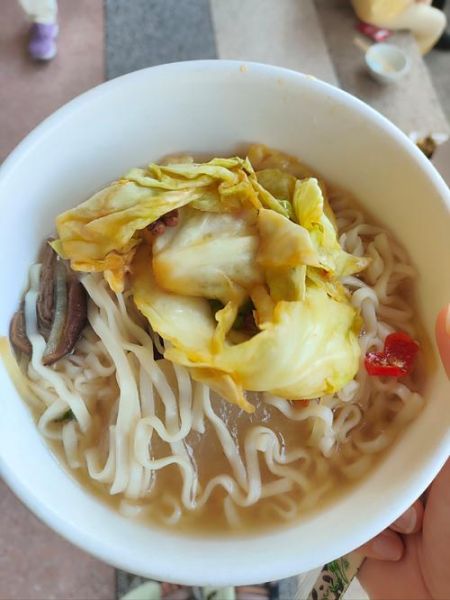 清汤挂面形容女人什么意思_如何用清汤挂面形容女人-第1张图片-山城妙识