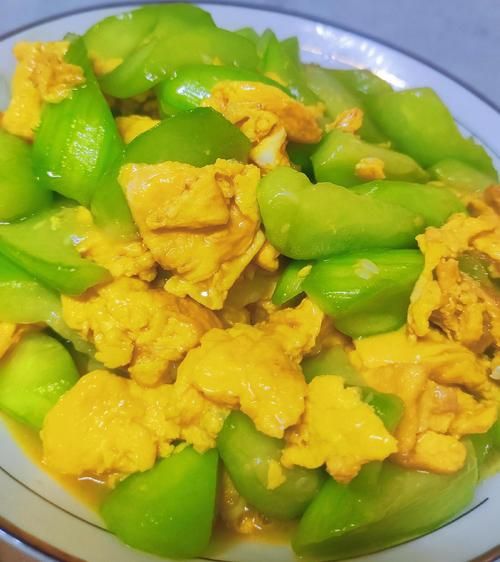 丝瓜炒鸡蛋有毒是真的吗_丝瓜炒鸡蛋会中毒吗-第2张图片-山城妙识