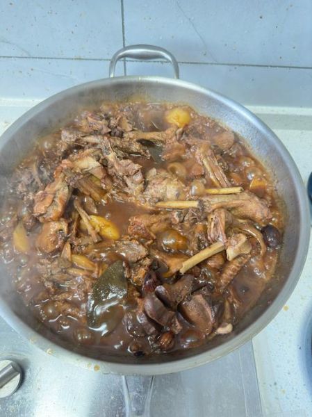 白条鸡怎么炖好吃又简单_家常炖鸡秘诀-第1张图片-山城妙识