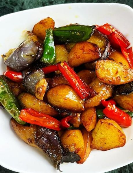 素炒土豆茄子怎么做_土豆茄子先炒哪个-第1张图片-山城妙识