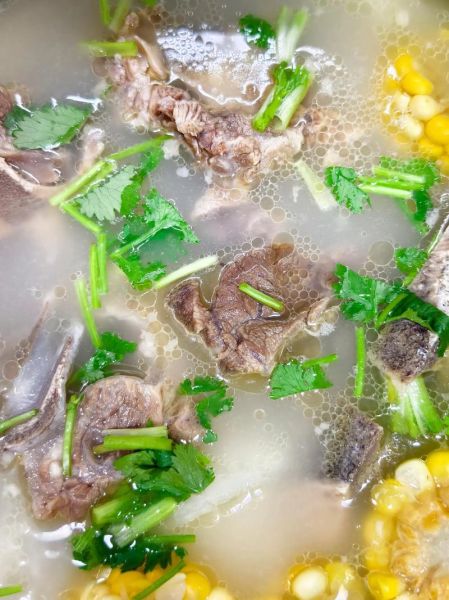 牛肉汤怎么炖好喝又嫩_牛肉汤的简单做法视频-第1张图片-山城妙识