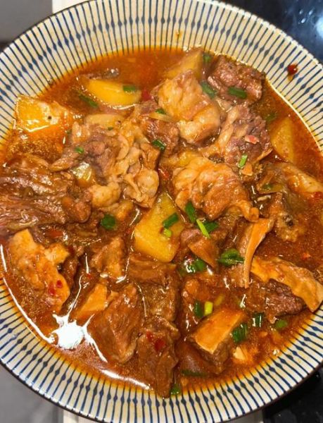 土豆烧牛肉怎么做_土豆烧牛肉用牛腩还是牛肋条-第1张图片-山城妙识 土豆烧牛肉怎么做_土豆烧牛肉用牛腩还是牛肋条-第1张图片-山城妙识