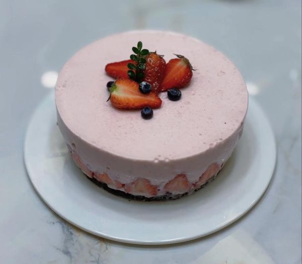 草莓慕斯蛋糕装饰图片_如何摆盘好看-第1张图片-山城妙识