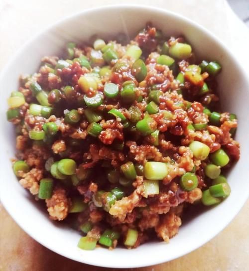 蒜苔肉丁炸酱怎么做_蒜苔肉丁炸酱的家常做法-第1张图片-山城妙识