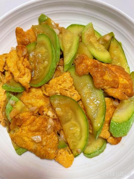 西葫芦黄瓜炒鸡蛋怎么做_西葫芦黄瓜炒鸡蛋热量高吗-第2张图片-山城妙识