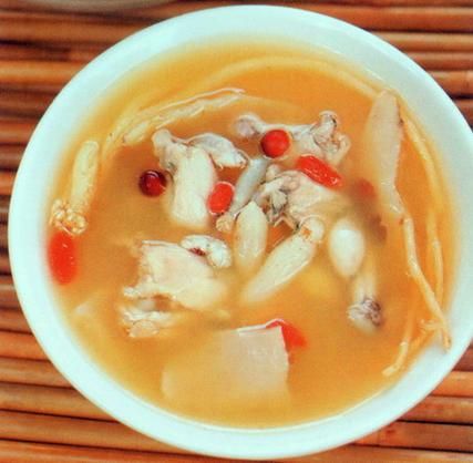 田鸡汤的功效与作用_田鸡汤适合什么人喝-第3张图片-山城妙识 田鸡汤的功效与作用_田鸡汤适合什么人喝-第3张图片-山城妙识