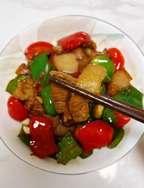 柿子椒炒肉怎么做_柿子椒炒肉先炒肉还是先炒柿子椒-第1张图片-山城妙识 柿子椒炒肉怎么做_柿子椒炒肉先炒肉还是先炒柿子椒-第1张图片-山城妙识