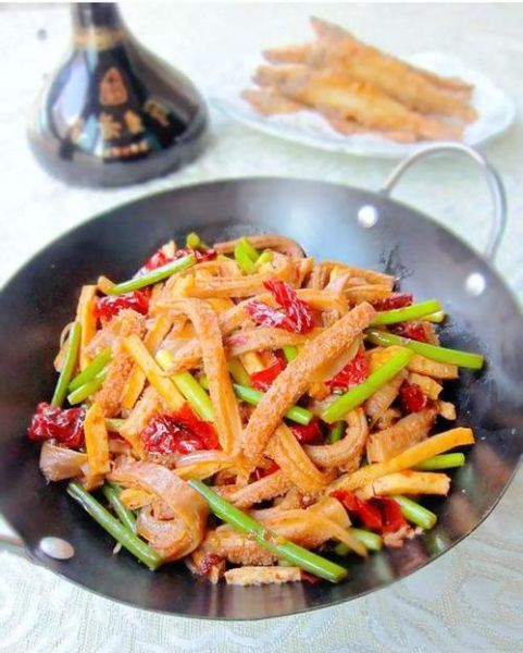 炒牛肚丝怎么炒才脆_炒牛肚丝用焯水吗-第1张图片-山城妙识