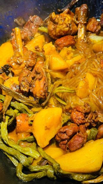 东北铁锅炖怎么做_正宗铁锅炖放什么配菜-第1张图片-山城妙识 东北铁锅炖怎么做_正宗铁锅炖放什么配菜-第1张图片-山城妙识