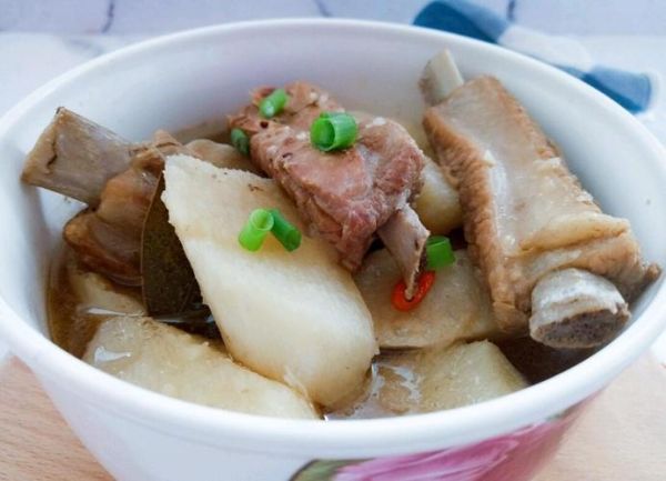 排骨淮山汤怎么炖好喝_排骨淮山汤的做法大全-第3张图片-山城妙识