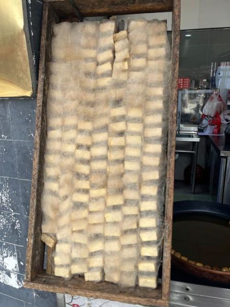 徽州毛豆腐是什么_徽州毛豆腐怎么吃-第1张图片-山城妙识 徽州毛豆腐是什么_徽州毛豆腐怎么吃-第1张图片-山城妙识