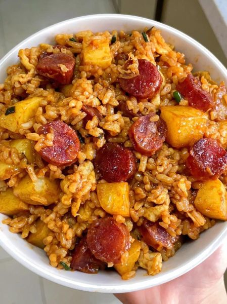 腊肠饭怎么做好吃_腊肠饭的家常做法-第1张图片-山城妙识 腊肠饭怎么做好吃_腊肠饭的家常做法-第1张图片-山城妙识