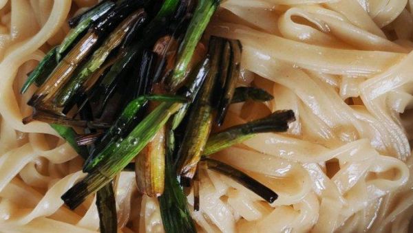 葱油拌面怎么做_汪涵同款葱油拌面做法-第2张图片-山城妙识