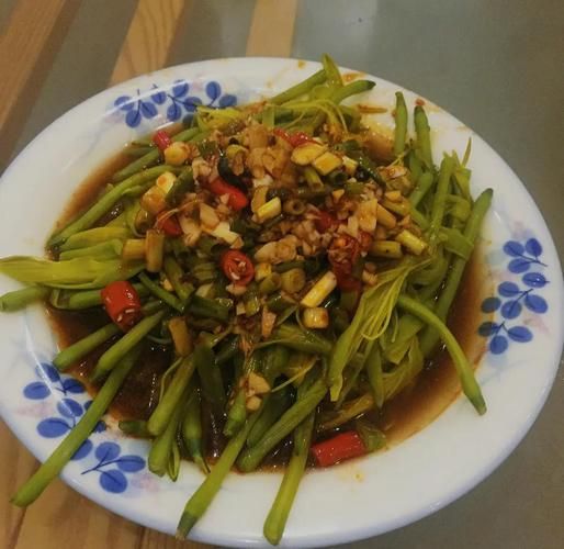 干黄花菜凉拌怎么做好吃_干黄花菜凉拌要不要焯水-第1张图片-山城妙识