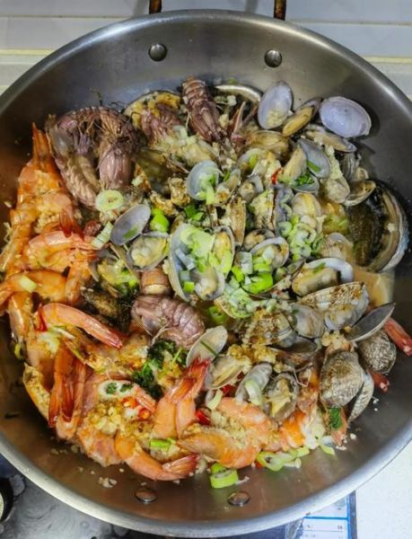 多种海鲜混合煮怎么做_海鲜大杂烩煮多久才熟-第1张图片-山城妙识
