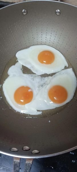 荷包蛋怎么煎成脆脆的_荷包蛋边缘焦脆技巧-第2张图片-山城妙识 荷包蛋怎么煎成脆脆的_荷包蛋边缘焦脆技巧-第2张图片-山城妙识