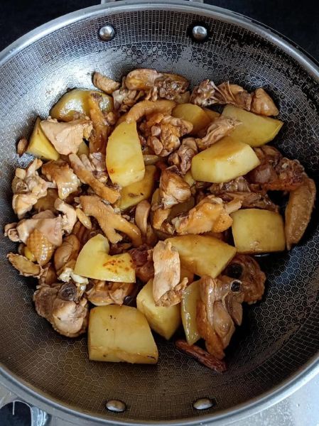 土豆炖鸡怎么做好吃_家常土豆炖鸡的做法-第1张图片-山城妙识