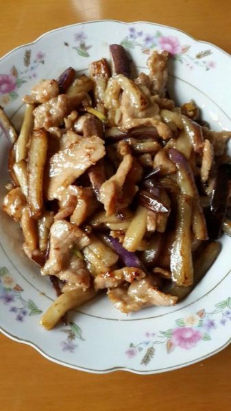 茄瓜炒肉怎么炒才好吃_茄瓜炒肉要不要焯水-第3张图片-山城妙识