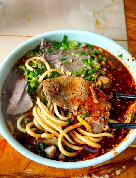 清汤牛肉面怎么做才好吃_清汤牛肉面汤头不浑的秘诀-第1张图片-山城妙识 清汤牛肉面怎么做才好吃_清汤牛肉面汤头不浑的秘诀-第1张图片-山城妙识