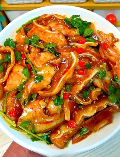 凉拌猪耳朵怎么做_猪耳朵焯水几分钟-第1张图片-山城妙识