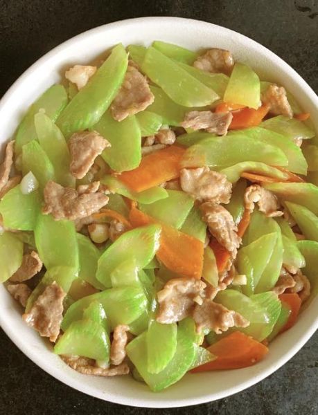 莴笋切片炒肉怎么炒_莴笋炒肉要不要焯水-第1张图片-山城妙识 莴笋切片炒肉怎么炒_莴笋炒肉要不要焯水-第1张图片-山城妙识