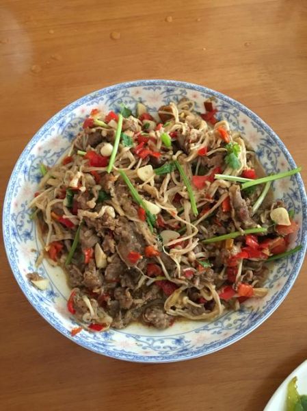 金针菇和什么炒最好吃_金针菇炒牛肉的做法-第2张图片-山城妙识