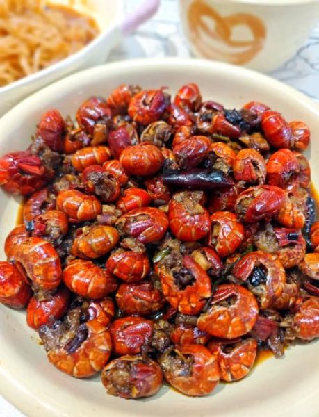 爆炒龙虾尾怎么做_爆炒龙虾尾用焯水吗-第1张图片-山城妙识