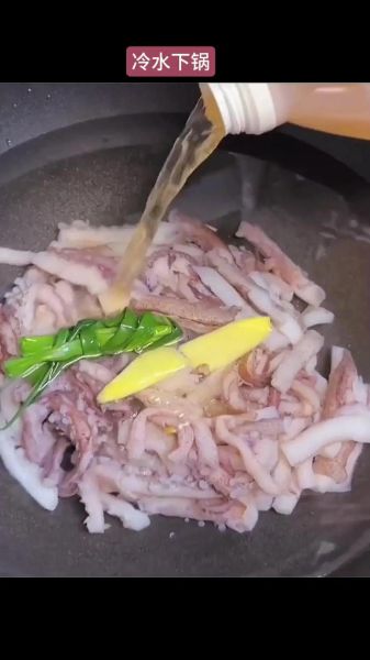 炒鱿鱼需要先焯水吗_焯水后口感会不会老-第1张图片-山城妙识 炒鱿鱼需要先焯水吗_焯水后口感会不会老-第1张图片-山城妙识