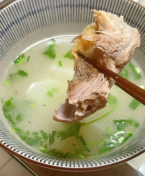 大骨汤怎么煲才白又浓_大骨汤放什么食材更营养-第3张图片-山城妙识 大骨汤怎么煲才白又浓_大骨汤放什么食材更营养-第3张图片-山城妙识