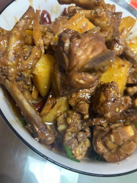 炖鸡肉放什么配菜好吃_炖鸡肉配菜推荐-第3张图片-山城妙识