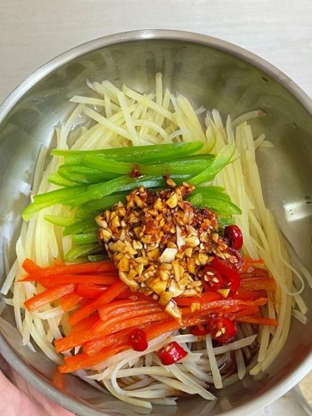 素炒土豆丝怎么炒才脆_土豆丝要不要焯水-第3张图片-山城妙识