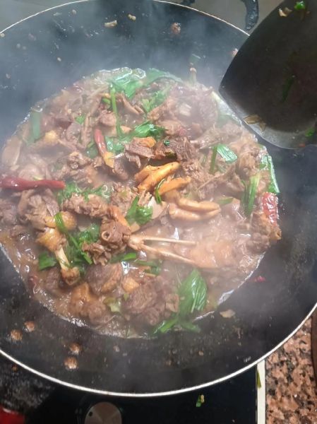 炒鸭肉要不要焯水_鸭肉焯水还是直接炒-第2张图片-山城妙识