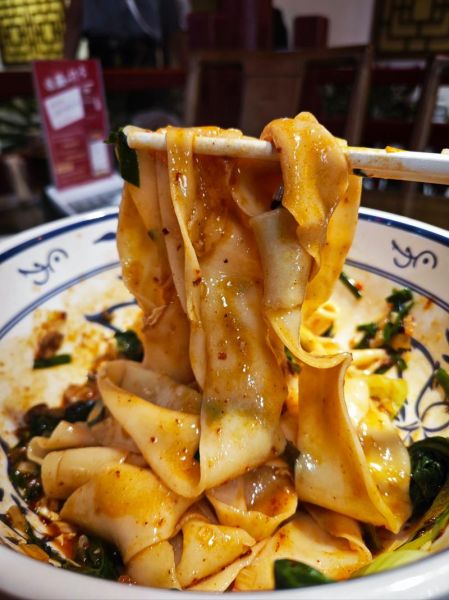 陕西biangbiang面图片_正宗biangbiang面长什么样-第1张图片-山城妙识