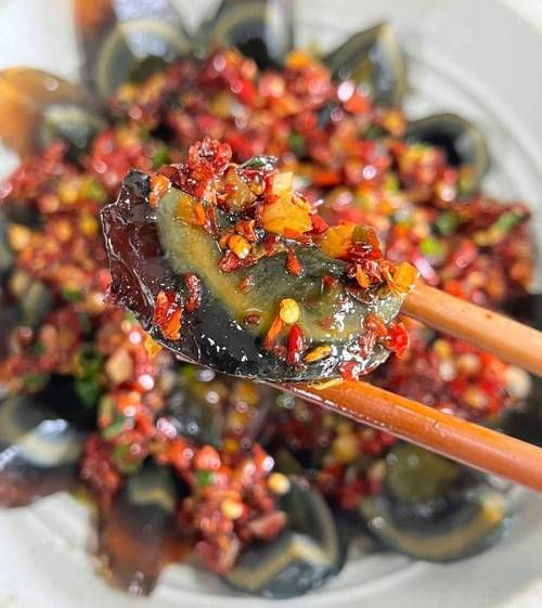 皮蛋辣椒泥怎么做_皮蛋辣椒泥的家常做法-第1张图片-山城妙识