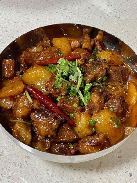 红烧牛肉炖土豆怎么做_炖多久才软烂-第1张图片-山城妙识