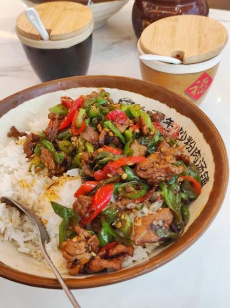 香辣肉丝炒饭怎么做_香辣肉丝炒饭热量高吗-第3张图片-山城妙识