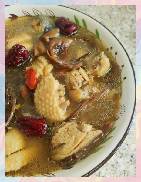 茶树菇红枣鸡汤的做法_茶树菇红枣鸡汤的功效-第1张图片-山城妙识