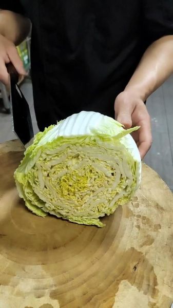 圆白菜怎么切丝_圆白菜怎么切条-第1张图片-山城妙识
