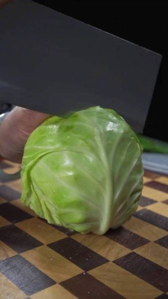 圆白菜怎么切丝_圆白菜怎么切条-第2张图片-山城妙识