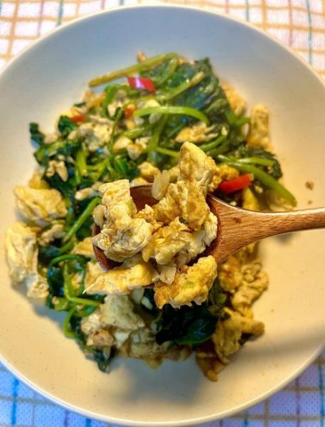 鸡蛋炒菠菜怎么做_菠菜炒鸡蛋先炒哪个-第3张图片-山城妙识 鸡蛋炒菠菜怎么做_菠菜炒鸡蛋先炒哪个-第3张图片-山城妙识