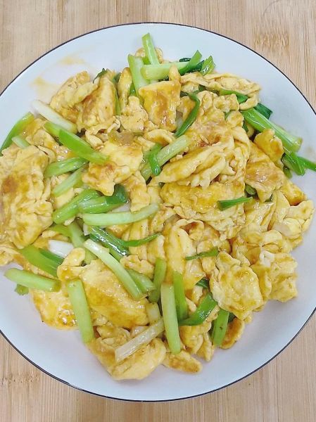 大葱炒鸡蛋怎么做_东北家常版详细步骤-第1张图片-山城妙识