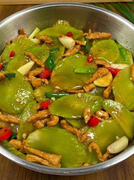 莴笋炒肉四川做法_怎么做才够香辣-第3张图片-山城妙识