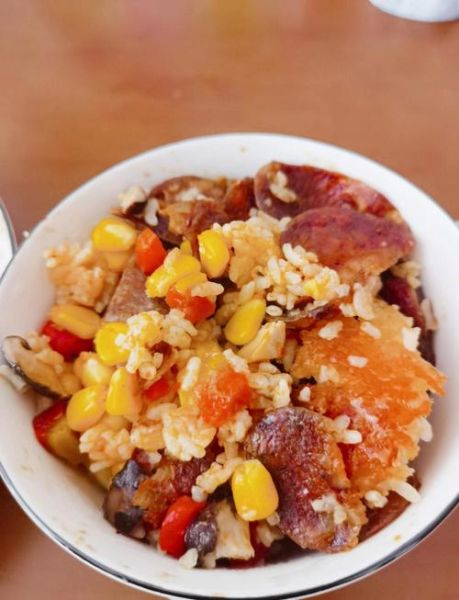 腊肉香肠煲仔饭怎么做_锅巴怎么做才脆-第1张图片-山城妙识