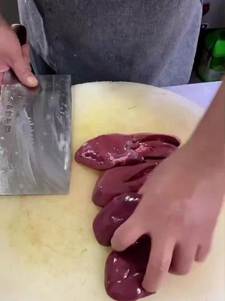 猪腰怎么切腰花_腰花切法步骤-第2张图片-山城妙识