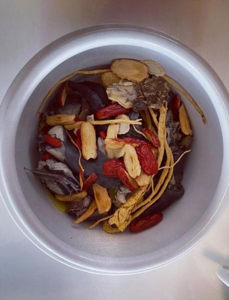 清炖乌鸡汤怎么炖最有营养_乌鸡汤炖多久最好-第3张图片-山城妙识 清炖乌鸡汤怎么炖最有营养_乌鸡汤炖多久最好-第3张图片-山城妙识