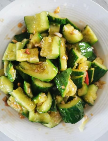拍黄瓜怎么做简单又好吃_拍黄瓜需要焯水吗-第1张图片-山城妙识