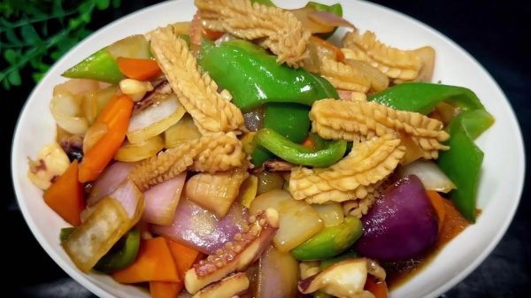 洋葱炒鱿鱼怎么炒才嫩_洋葱炒鱿鱼的家常做法窍门-第1张图片-山城妙识